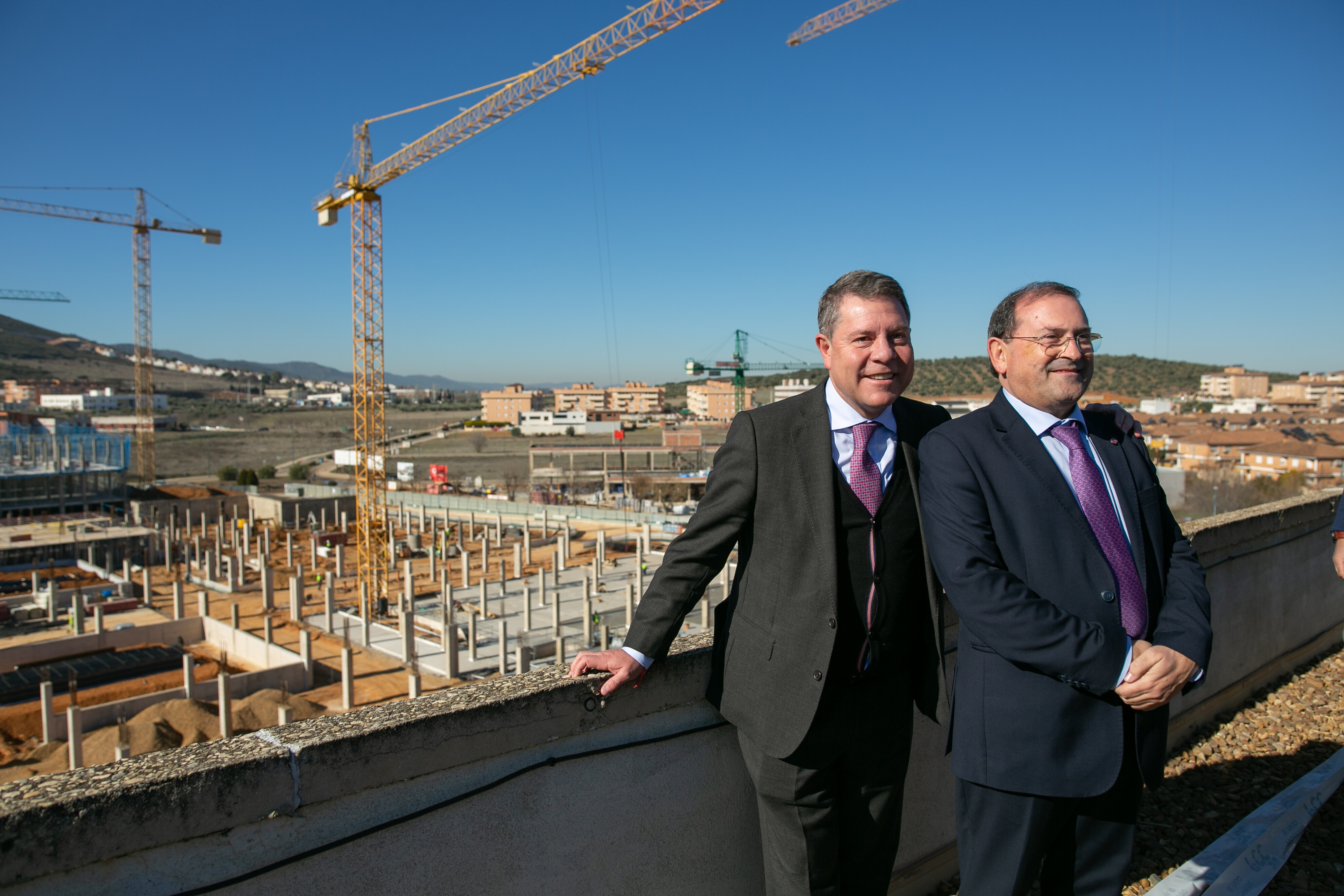 Visita a las obras del nuevo Hospital de Puertollano | Gobierno de ...