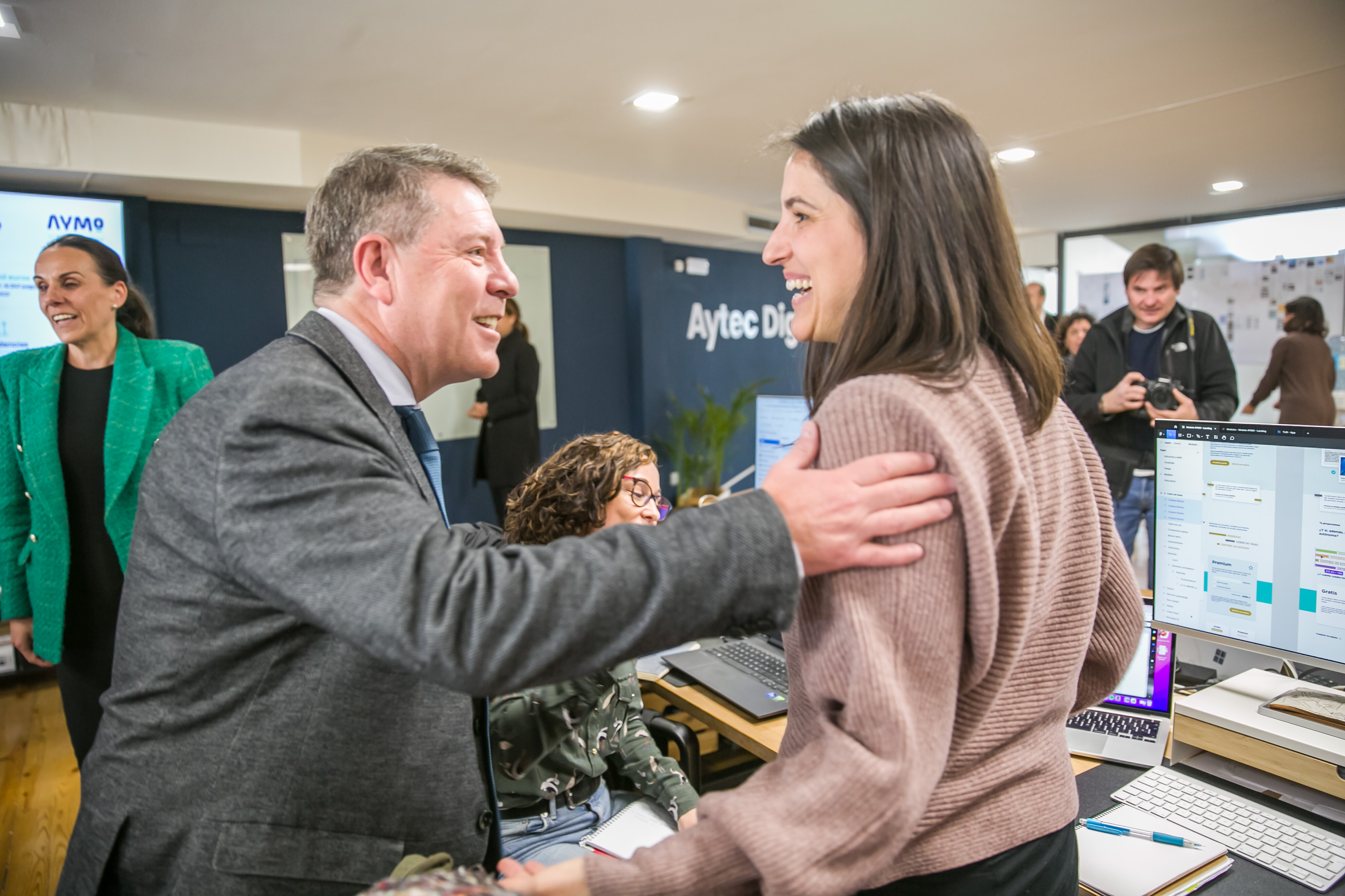 Visita a las instalaciones de la empresa AYTEC y al punto de alquiler ...